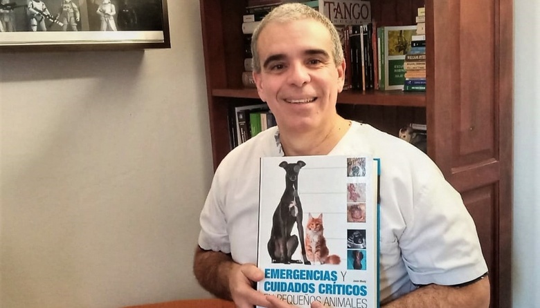 Javier Mouly presenta su libro "Emergencias y Cuidados Críticos en ...